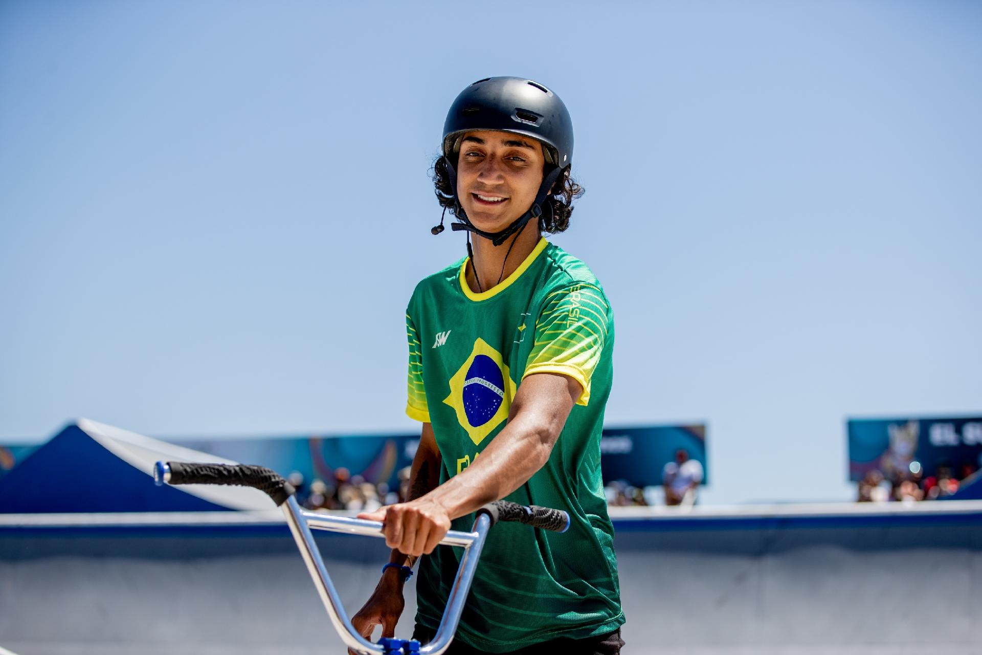Gustavo 'Bala Loka': O brasileiro que brilhou no BMX freestyle em Paris ...